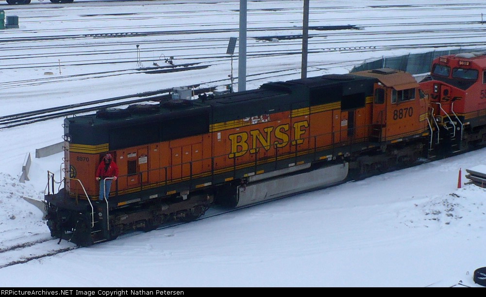 BNSF 8870
